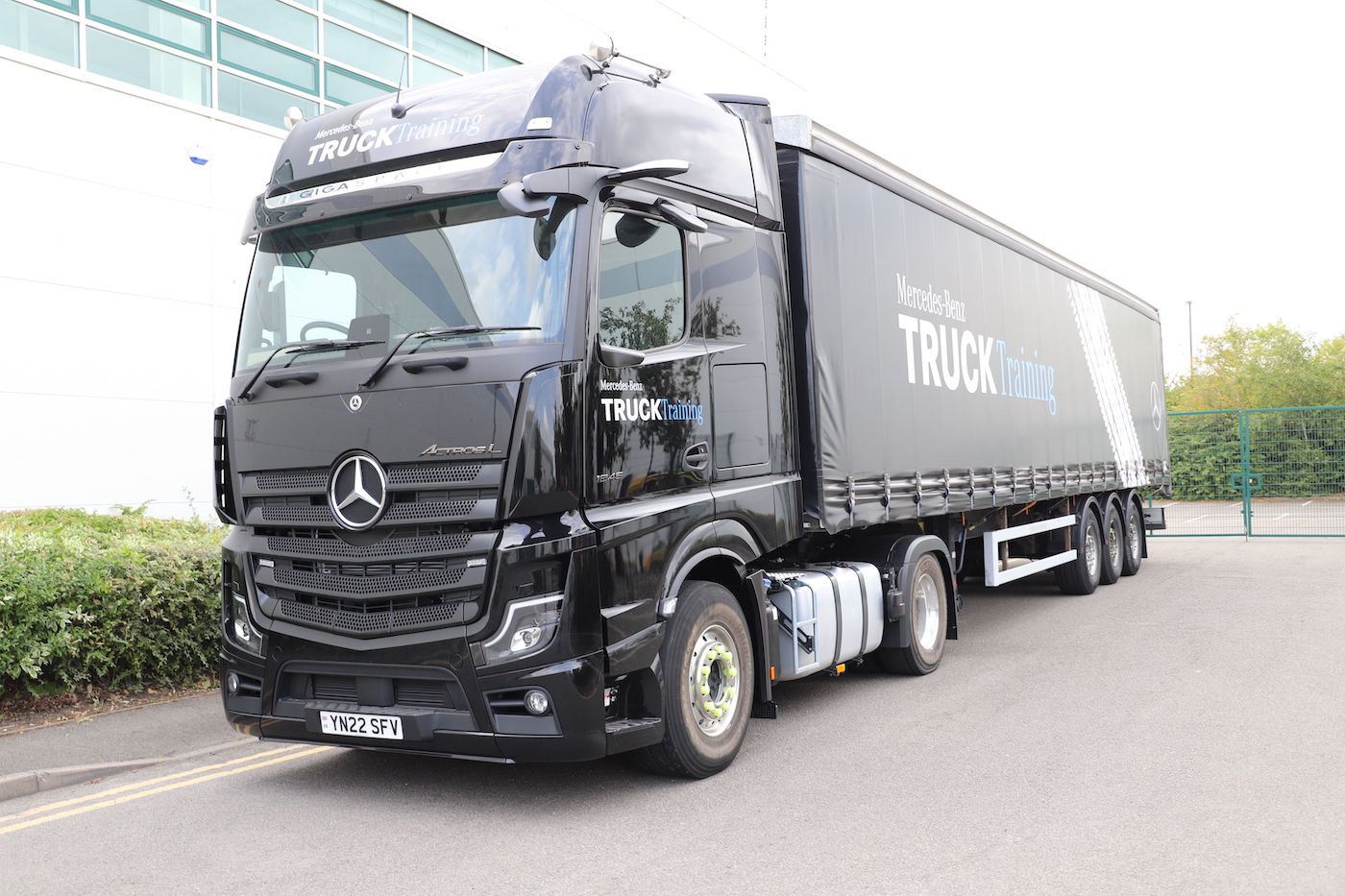 Road Test: Mercedes-Benz Actros L 1845 - Trucking