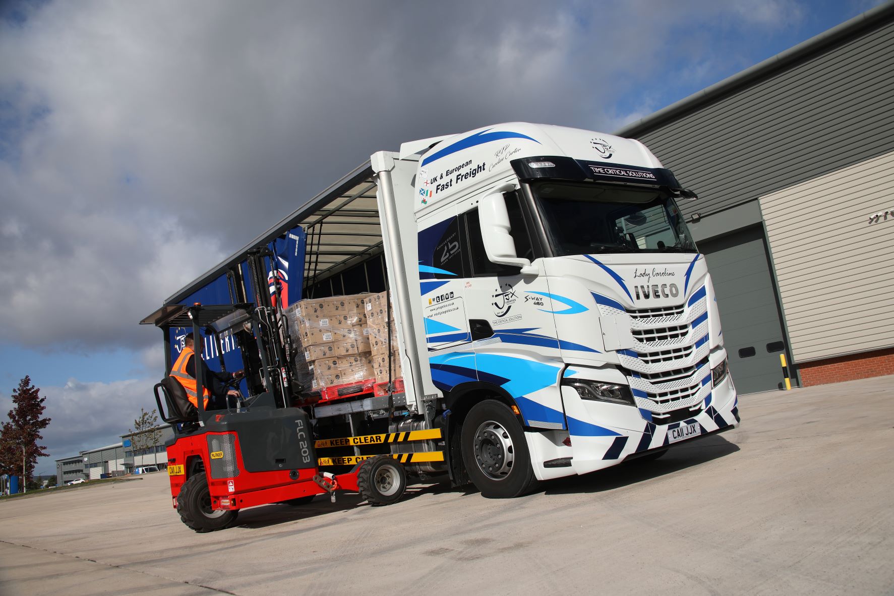 IVECO RIGID PROVIDES FLEXIBILITY FOR JJX LOGISTICS - Trucking