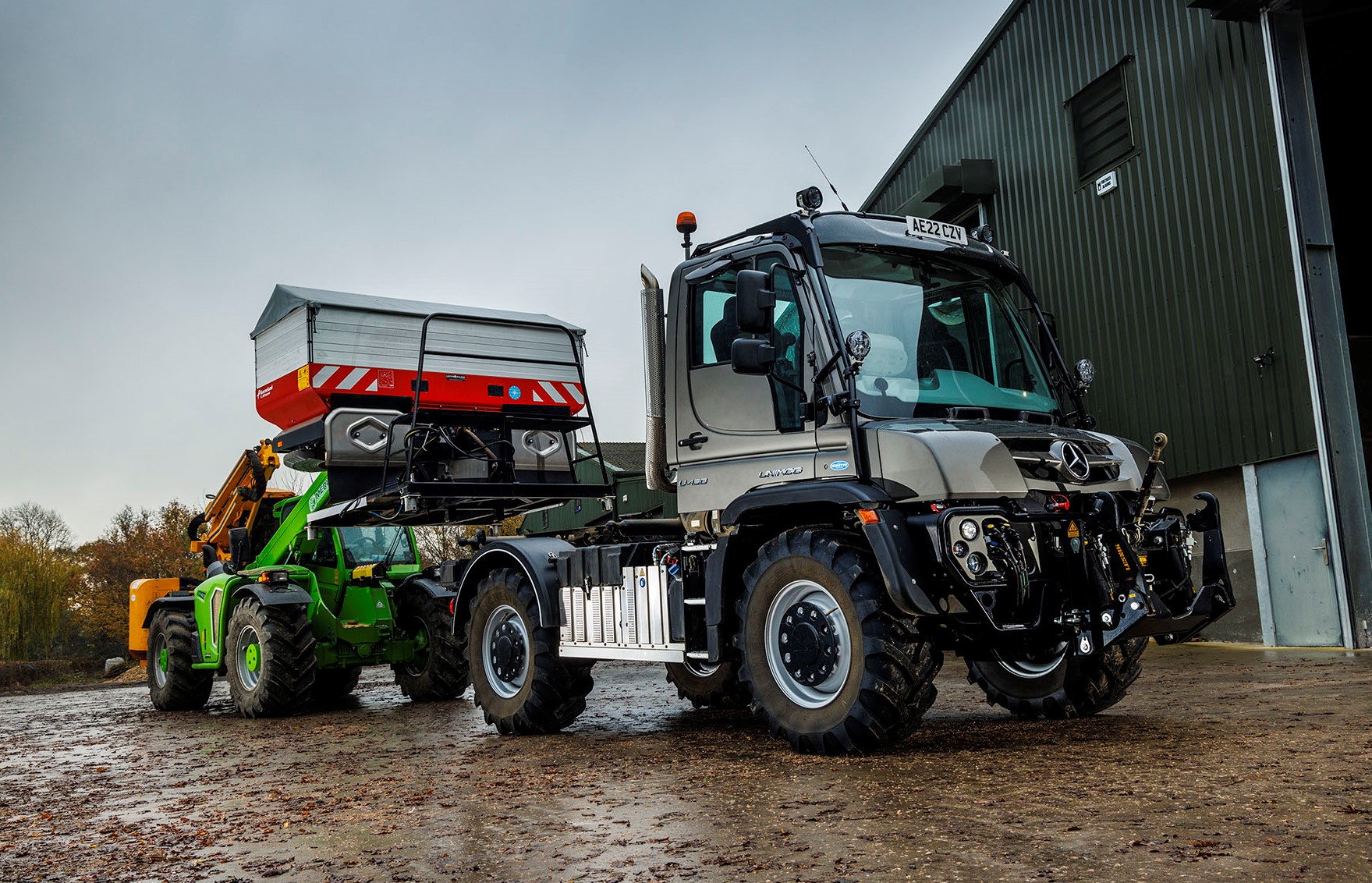 NEW UNIMOG IS ON THE RIGHT TRACK FOR HOME FARM - Trucking