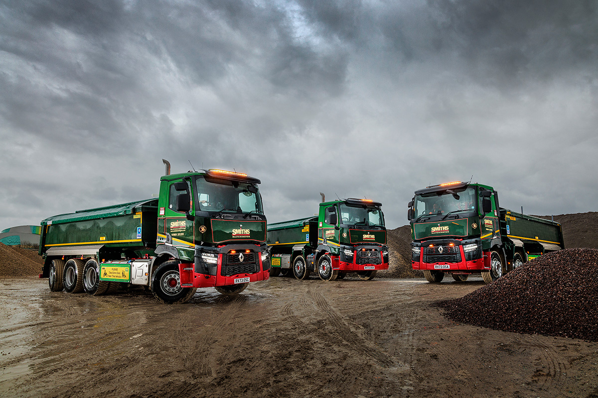 Smiths Bletchington chooses its first Renault Trucks Tridem - Trucking