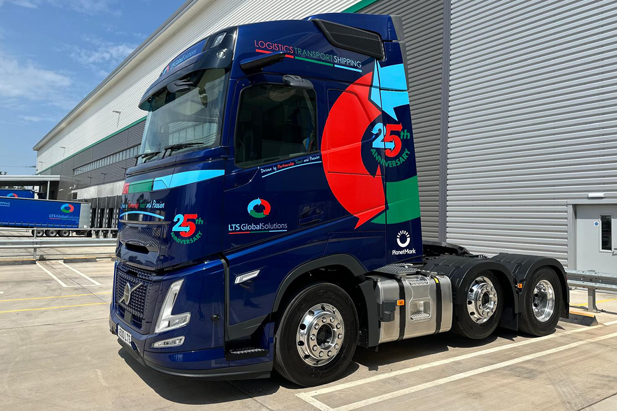 DAF unveils new XF & CF - Trucking
